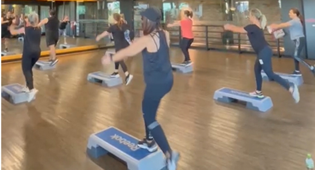 Modalidade Step em teste na academia - Recreio da Juventude