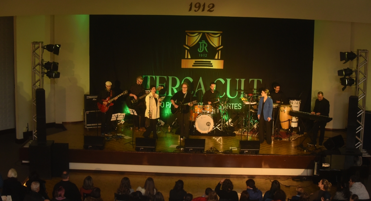 Terça Cult celebra 100 edições com reunião de artistas no palco ...