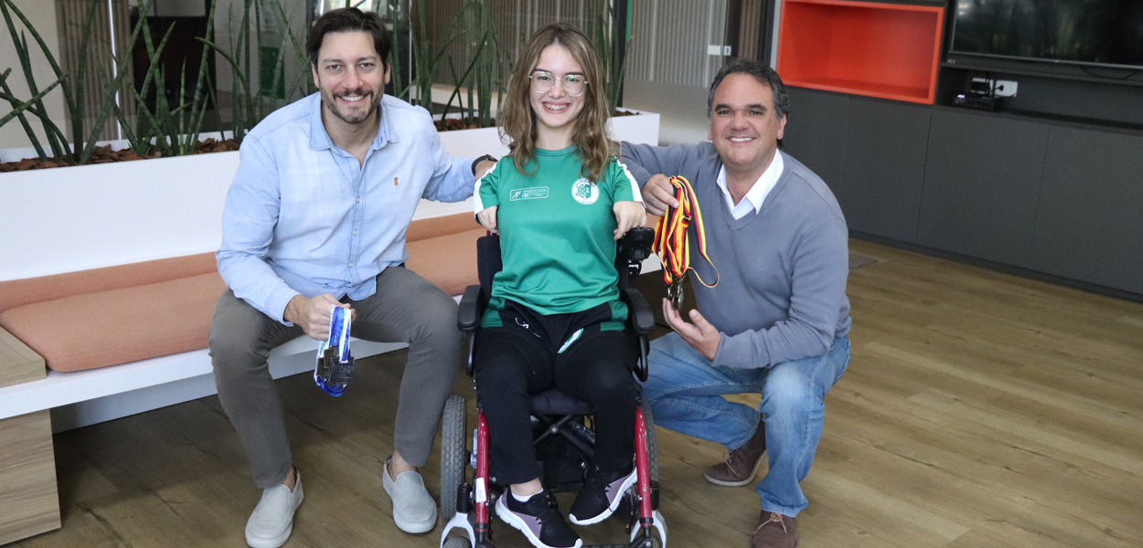 Paratleta Larissa Rodrigues é recebida pelo presidente Executivo do RJ ...